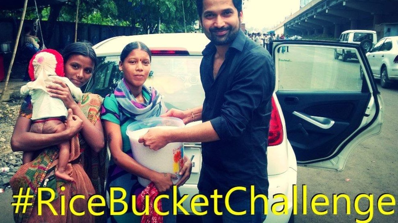 Ινδία: Aπό το Ice στο... Rice Bucket Challenge |thetoc.gr