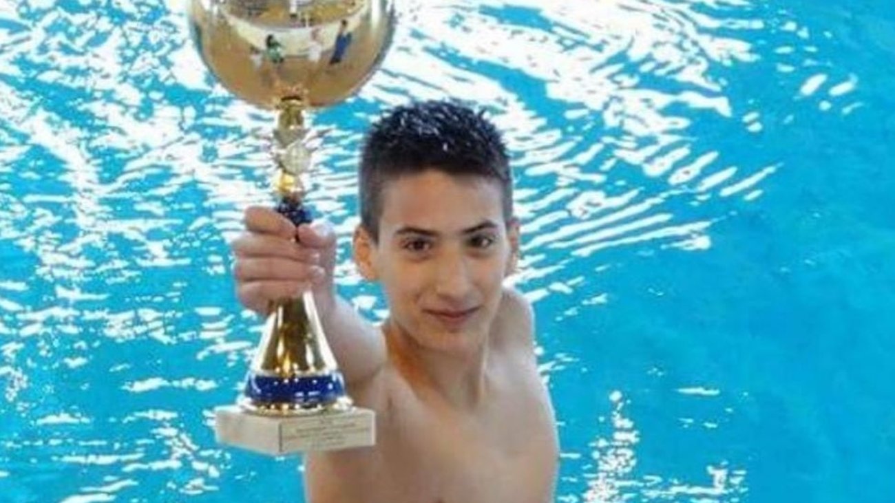 Ο πιτσιρικάς Θάνος Τσιρίκος που σαρώνει τα μετάλλια στην κατάδυση ...